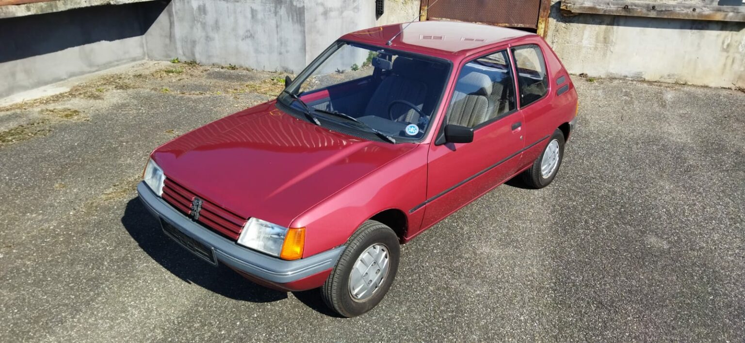 Peugeot 205 Automatic Rouge Plaisir - Cookiecars